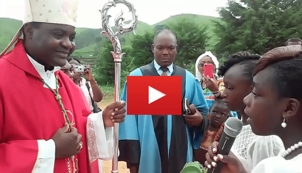 Video de la visite de Mgr Abraham Kome a Batcha – Batcha Online
